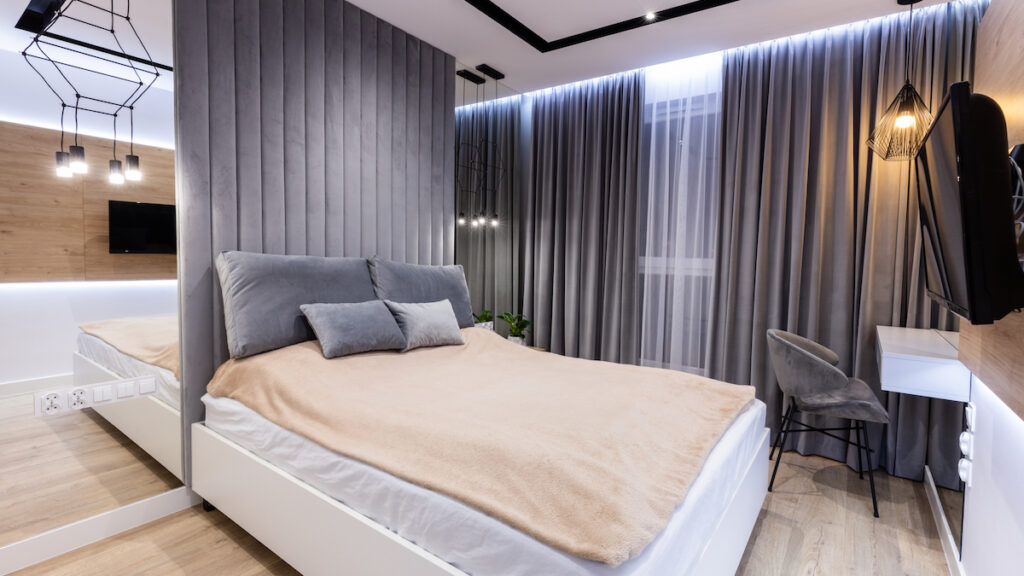 Creating Privacy and Elegance: Curtain Ideas for Bedrooms - Expert Home ...